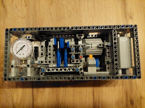 LEGO MOC Air Compressor by BKu | Rebrickable - Build with LEGO