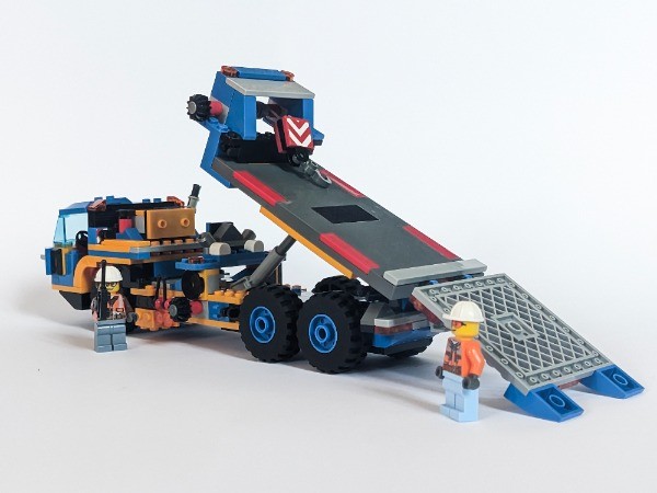 LEGO MOC Tow truck with moving flatbed and tailgate by foolsgoldsfish ...