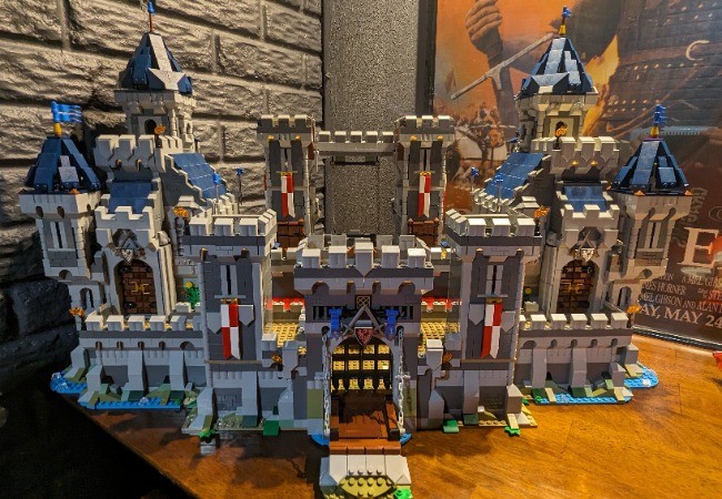 LEGO MOC Black Falcon Knight's Castle (31120 "Medieval Castle ...