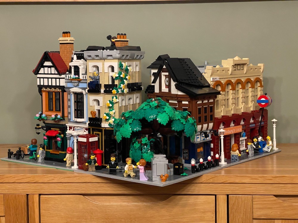 LEGO MOC-243252 Oak Corner (Modular) by Thibau_g | Rebrickable - Build ...