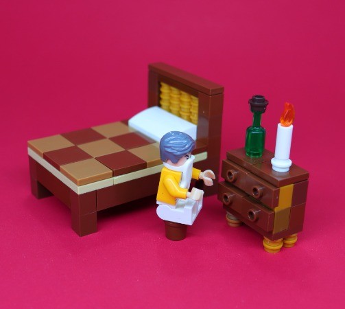 LEGO MOC LEGO bed 04 - Grumpy old man. by bloco_de_ideias | Rebrickable ...