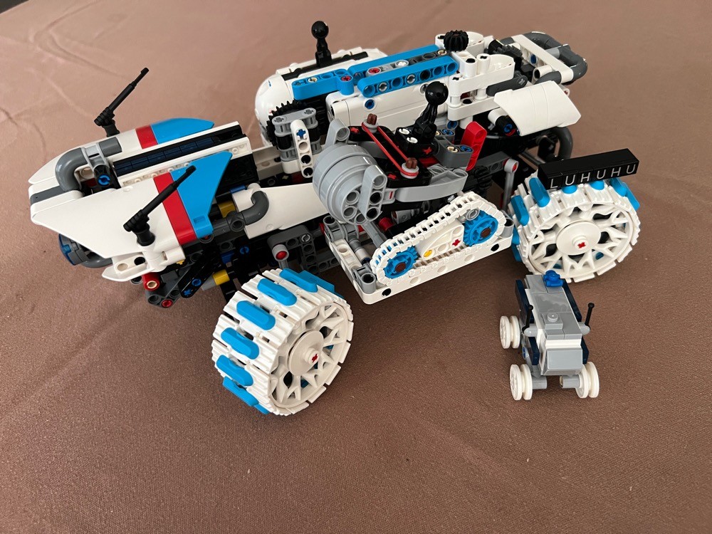 LEGO Set 42211-1 Lunar Outpost Moon Rover Space Vehicle (2025 Technic ...