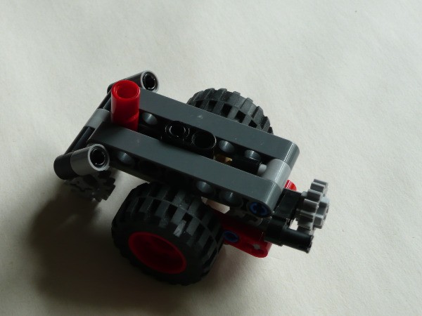 LEGO MOC Little Tractor by BrickBuildPC | Rebrickable - Build with LEGO
