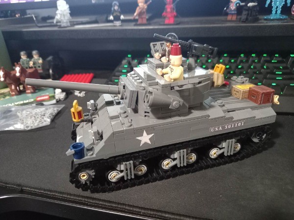 LEGO MOC Oddball's Sherman by mikey2110 | Rebrickable - Build with LEGO
