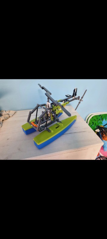 LEGO MOC 42105: Pontoon Helicopter by Tomik | Rebrickable - Build with LEGO