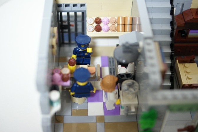 LEGO MOC-176227 LP shop & Live streaming studio, Lego 10278 Alternate ...