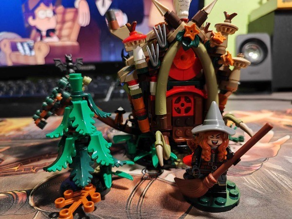 LEGO MOC Baba Yaga hut by MartinDesign | Rebrickable - Build with LEGO