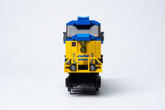 LEGO MOC CSX Freight Locomotive (GE Evolution Tier 4) by eggybricks ...