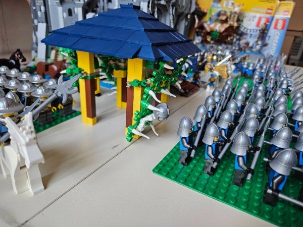 LEGO MOC Falcon Master's Castle by Made With Brix | Rebrickable - Build ...