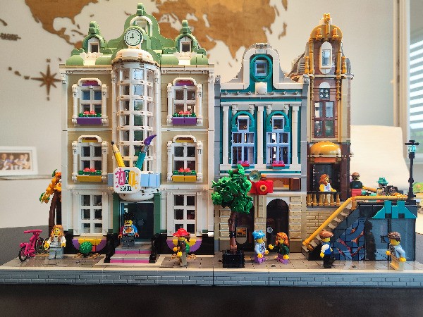 LEGO MOC Art School by BrickAtive | Rebrickable - Build with LEGO