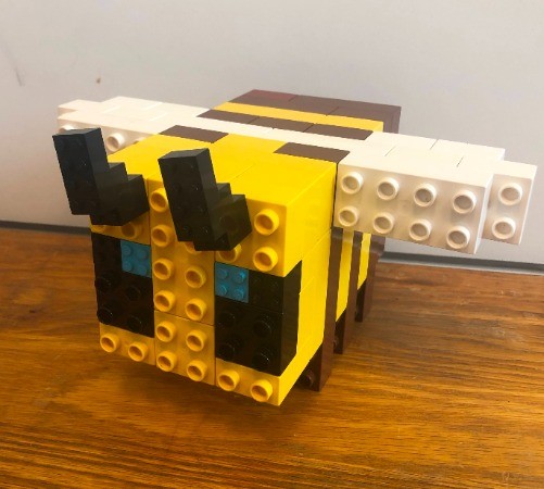 LEGO MOC Minecraft Bee by Kykina | Rebrickable - Build with LEGO