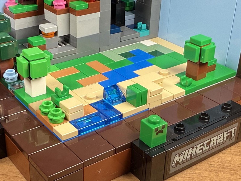 Review: 21265-1 - The Crafting Table | Rebrickable - Build with LEGO