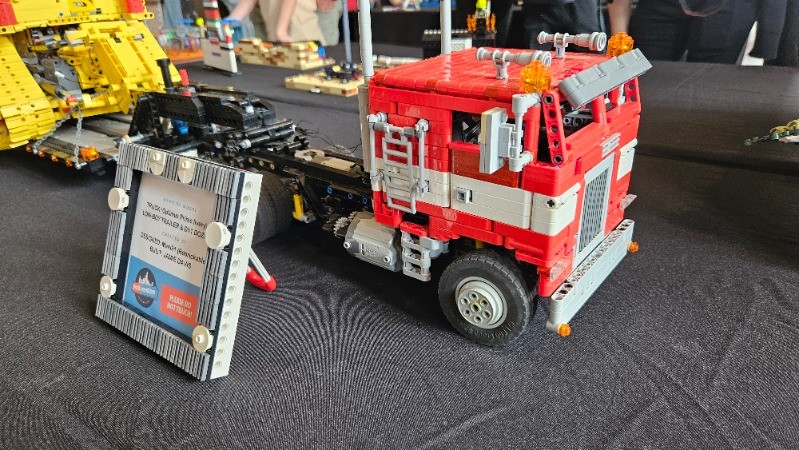 LEGO MOC Optimus Prime G1 Freightliner FLA Cabover RC by Mani91 ...