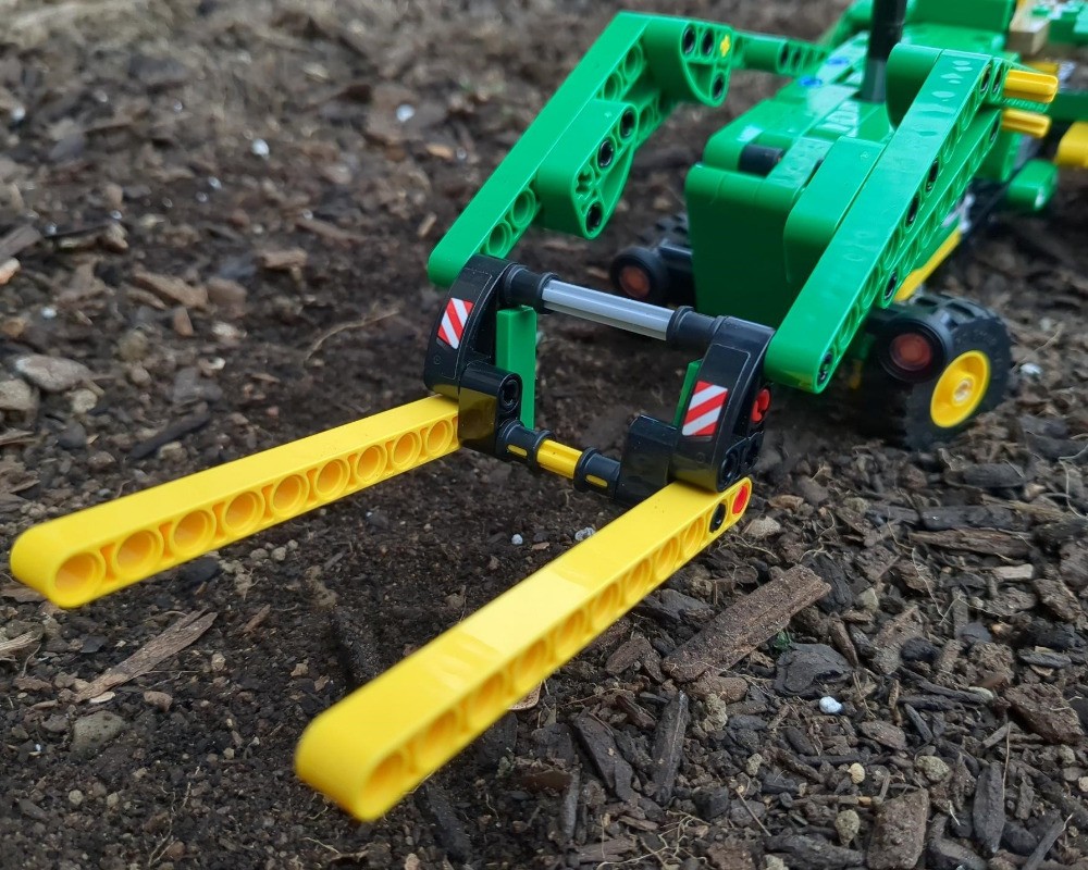 LEGO MOC 42168 John Deere-Lanz 500 with 5 Attachments by yumurs ...