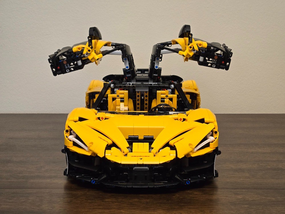 LEGO MOC-222472 42172 McLaren W1 by BricksByCas24 | Rebrickable - Build ...
