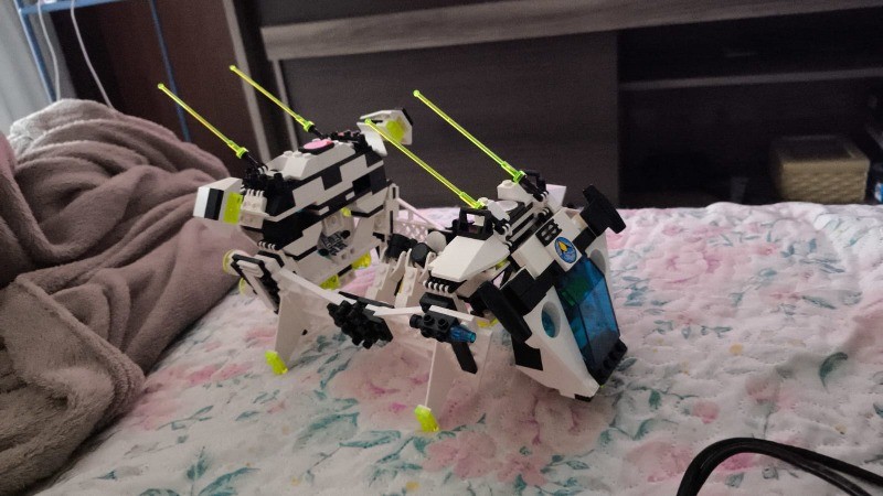 LEGO MOC-208176 Exploriens Drop Ship by Brelha | Rebrickable - Build ...