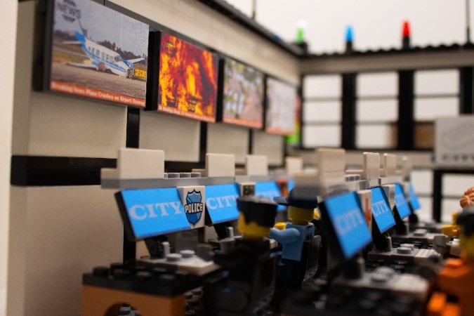 LEGO MOC Emergency Operations Center by WX0CAS | Rebrickable - Build ...