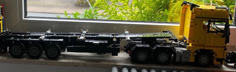 LEGO MOC 1:17 RC Semi Tractor 6x4/4 by Huwi | Rebrickable - Build with LEGO