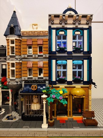 LEGO MOC Vinyl Store - Modification of Set 31141 by Brick Artisan | Rebrickable - Build with LEGO