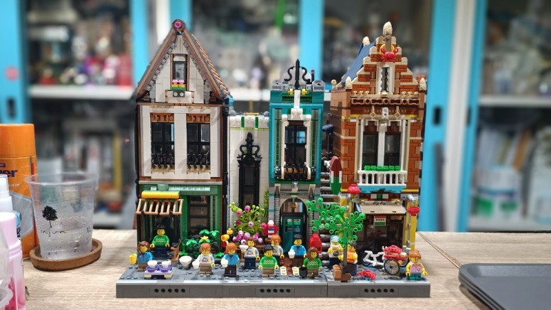 LEGO MOC-166645 Green Townhouse by BrickAtive | Rebrickable - Build ...
