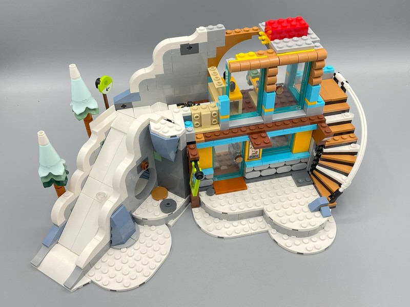 Review: 41756-1 - Holiday Ski Slope and Café | Rebrickable - Build with ...