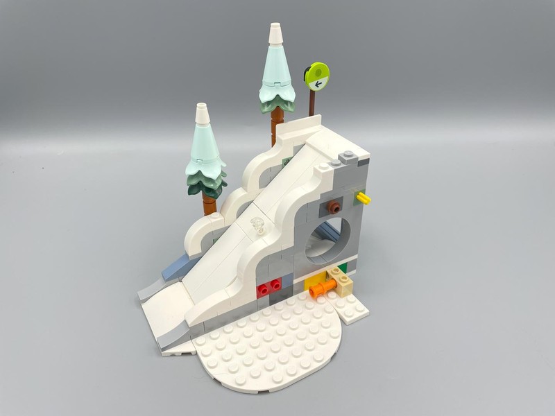 Review: 41756-1 - Holiday Ski Slope and Café | Rebrickable - Build with ...