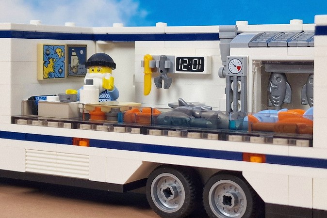 LEGO MOC Fresh Fish Van by nevertooold68 | Rebrickable - Build with LEGO