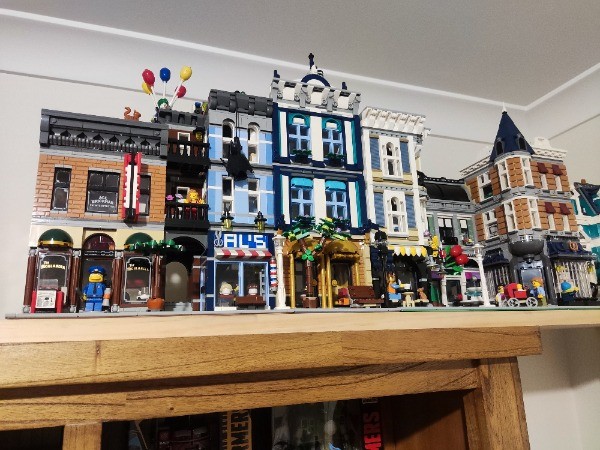 LEGO MOC Vinyl Store - Modification of Set 31141 by Brick Artisan | Rebrickable - Build with LEGO