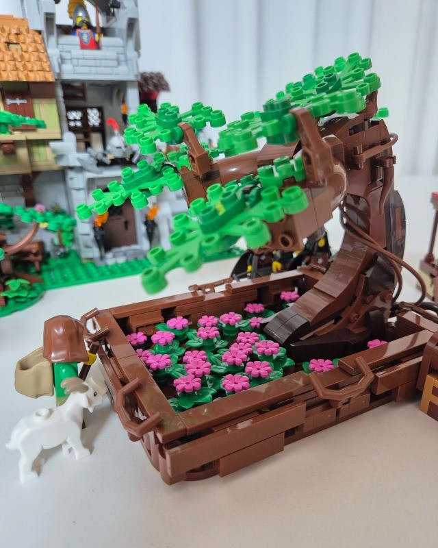 LEGO MOC Fenced bloom (10281 Alternate build) by Hogi_castle ...