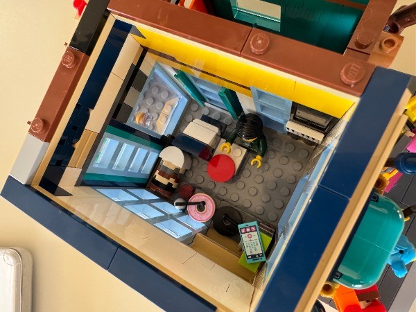 LEGO MOC Hotel and Recording Studio Modular Alternate build of 31141 by ...