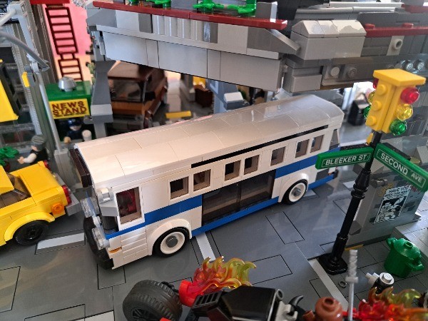 LEGO MOC Vintage NY-style Bus by iron_foot | Rebrickable - Build with LEGO
