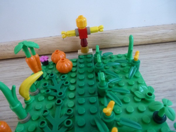 LEGO MOC Mini castle and garden by CornierJungle | Rebrickable - Build ...