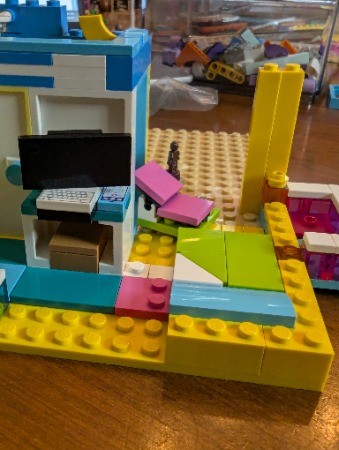 LEGO MOC Corner Store and Coffee Shop Modular Alternate build of 41704 ...