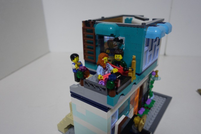 LEGO MOC Flower shop, Cafe, and Photo Studio, Lego 31141 Alternate build by Joonybrick ...