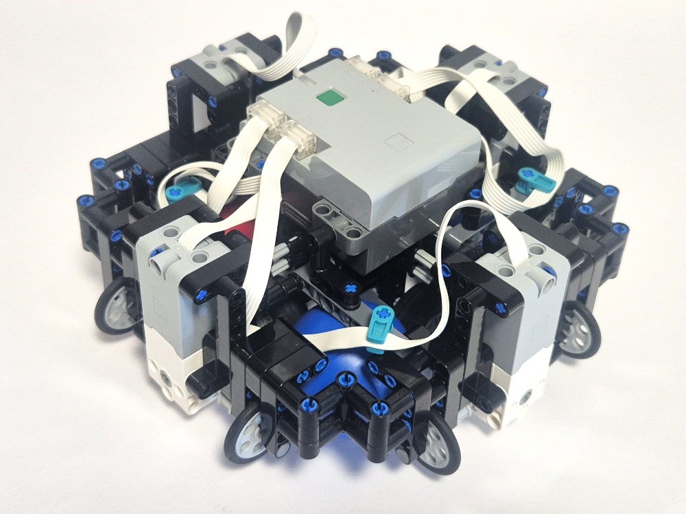 LEGO MOC 4 balls omni directional vehicle by jemunoz0 | Rebrickable ...