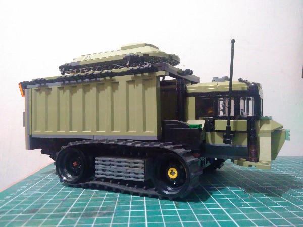 LEGO MOC Tracked heavy transporter carrier by fuz | Rebrickable - Build ...