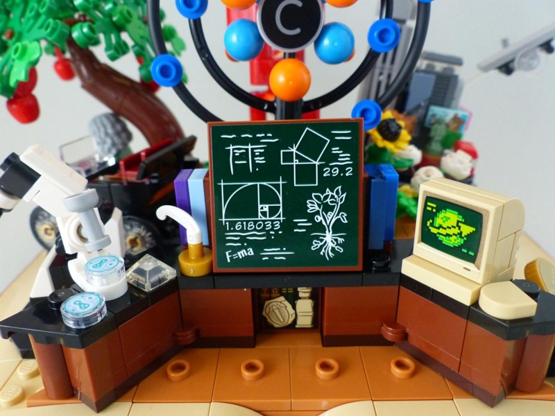 Review: 21355 - The Evolution of STEM | Rebrickable - Build with LEGO