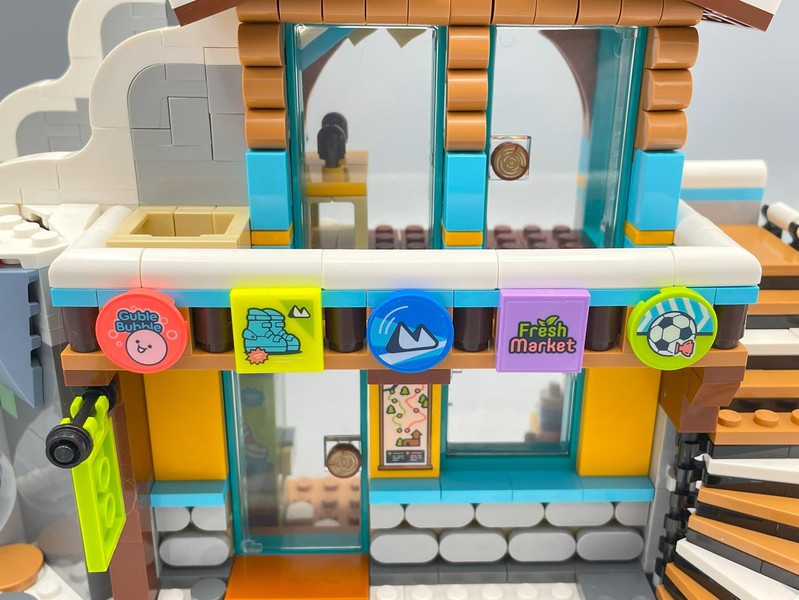 Review: 41756-1 - Holiday Ski Slope and Café | Rebrickable - Build with ...