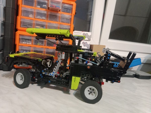 LEGO MOC-201498 Recovery truck with gullwing doors by NVlegotechnic ...