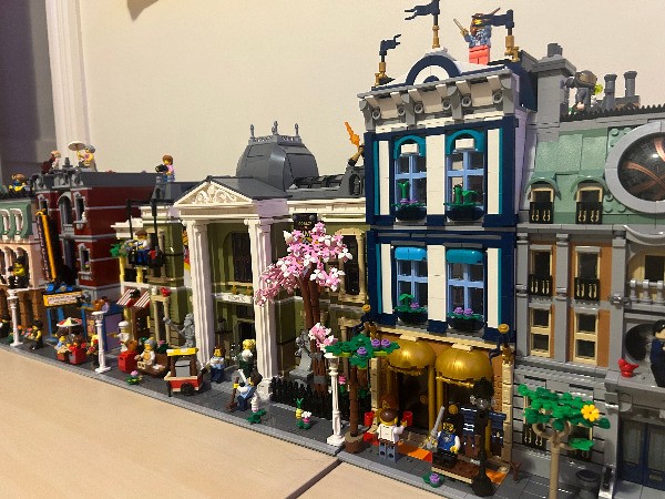 LEGO MOC Vinyl Store - Modification of Set 31141 by Brick Artisan | Rebrickable - Build with LEGO