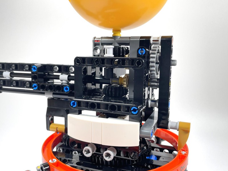 Review: 42179-1 - Planet Earth and Moon in Orbit | Rebrickable - Build ...