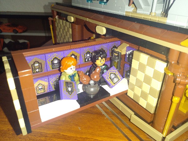 LEGO MOC Podest to exhibit 76419 and other collectibles by BenniBrick ...