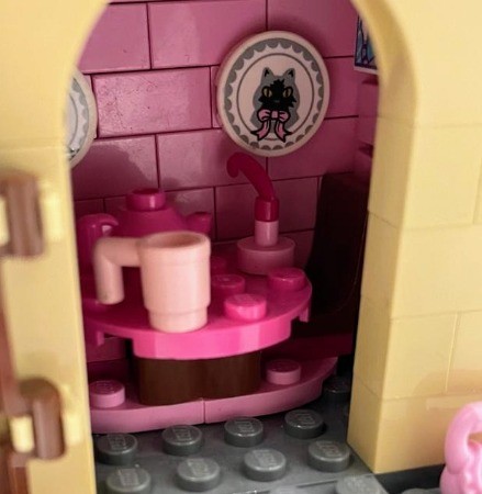 LEGO MOC Umbridge's Office by thestudsnstuff | Rebrickable - Build with ...