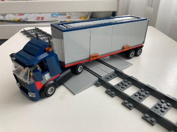LEGO MOC Semi-truck with Dry Van Trailer by pink0d | Rebrickable ...