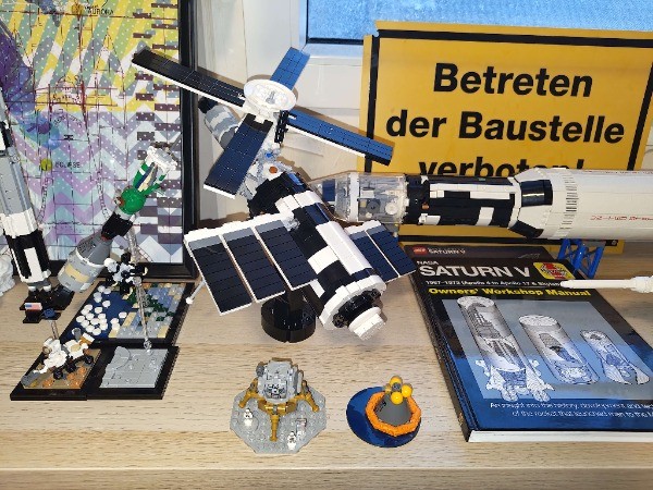 LEGO MOC Skylab (Original Design) [1:110 scale] by Apollo_110_Bricks ...