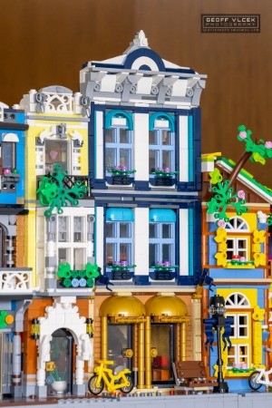 LEGO MOC Vinyl Store - Modification of Set 31141 by Brick Artisan | Rebrickable - Build with LEGO