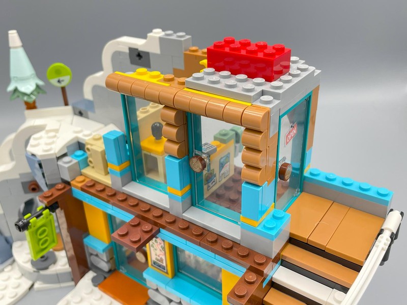 Review: 41756-1 - Holiday Ski Slope and Café | Rebrickable - Build with ...