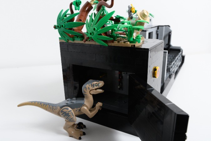 LEGO MOC We are being hunted by Virox Bricks | Rebrickable - Build with ...