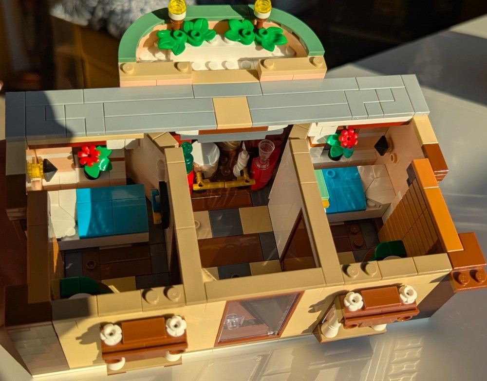 LEGO MOC-232291 Boutique Guesthouse - Alternate Build of Boutique Hotel ...