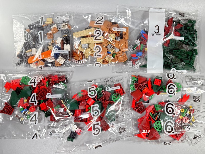 Review: 10340-1 - Wreath & 10370-1 - Poinsettia﻿ | Rebrickable - Build ...